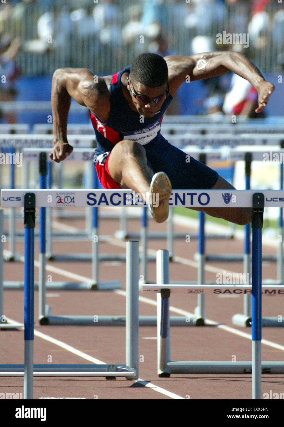 Mens 110 meter hurdles hi-res stock photography and images - Alamy