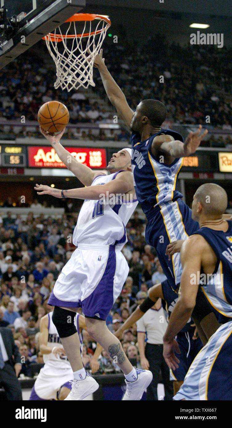 Mike bibby hakim warrick hi-res stock photography and images - Alamy