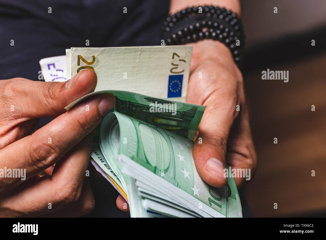 Hand gesture counting money hi-res stock photography and images - Alamy