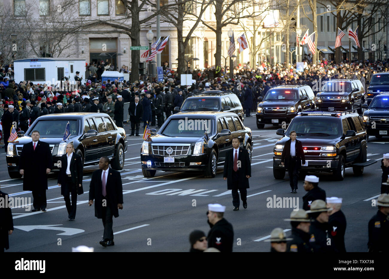 Parade motorcade hi-res stock photography and images - Alamy
