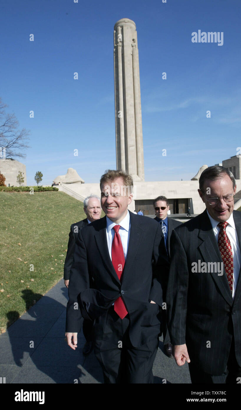 Missouri Governor Matt Blunt leaves the Liberty Memorial Museum ...