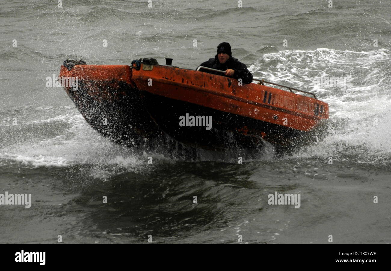 Poor shipping handling hi-res stock photography and images - Alamy
