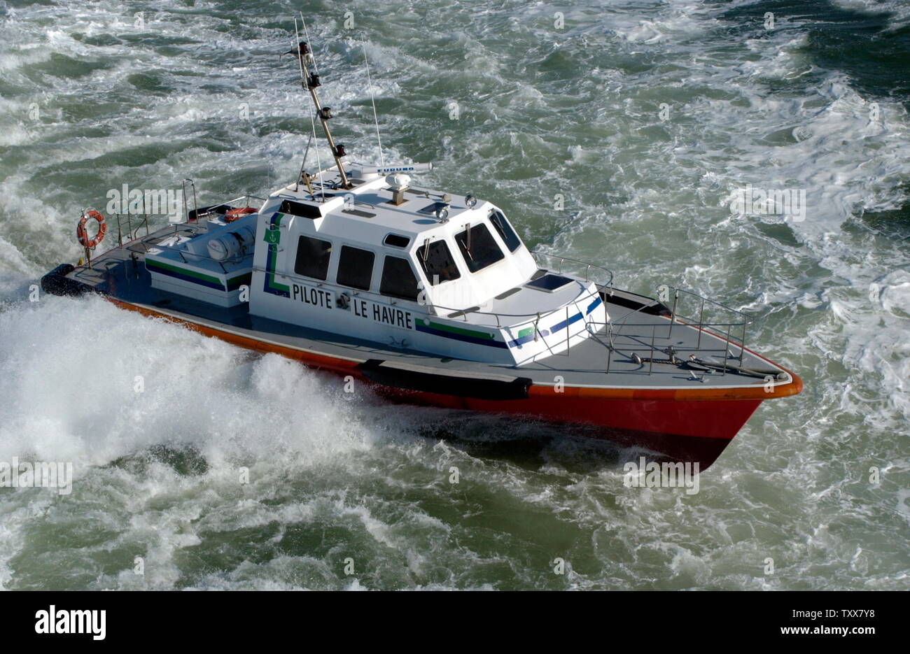 Big ship pilotage hi-res stock photography and images - Alamy