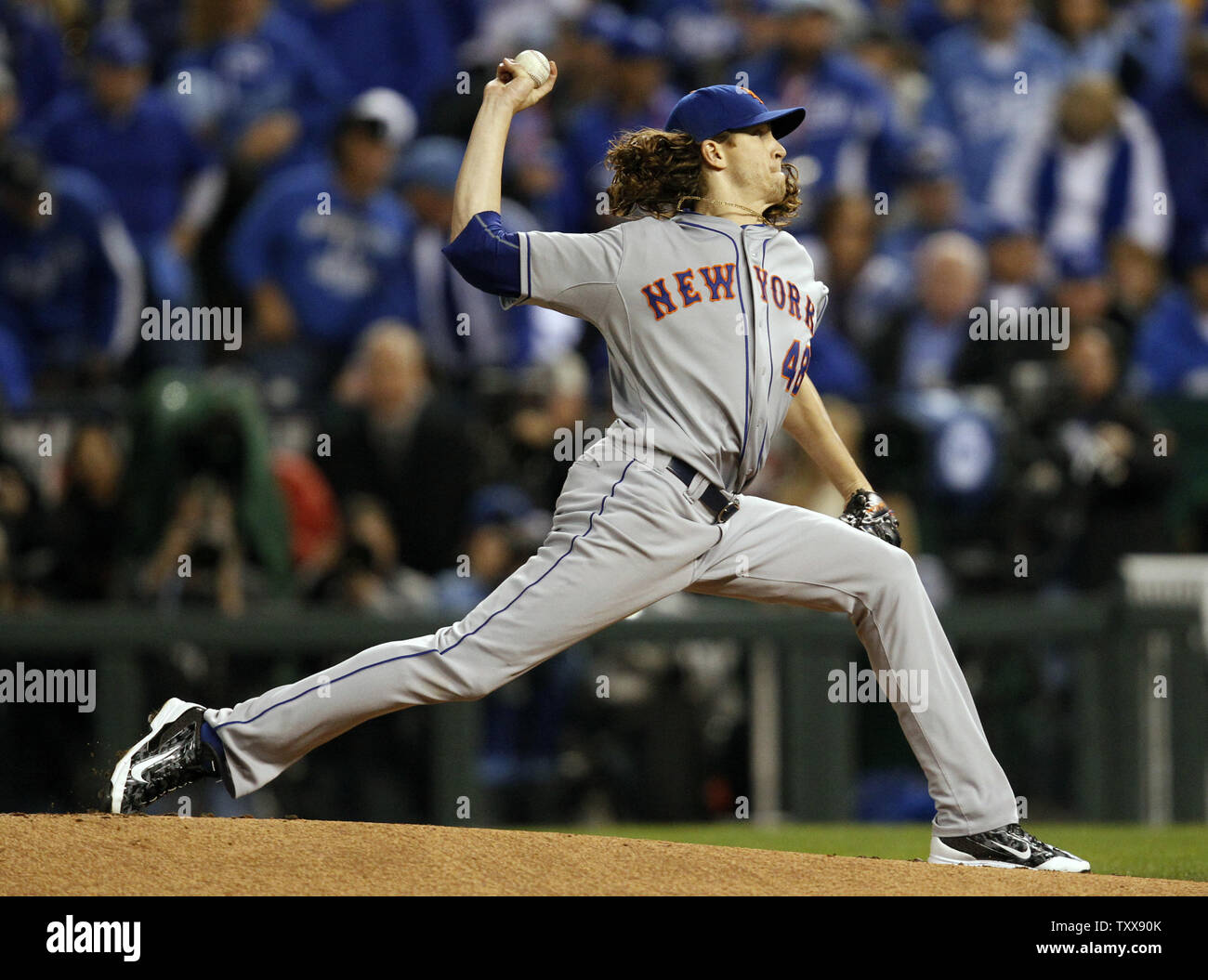 New York Mets starting pitcher Jacob deGrom throws to the Kansas City ...