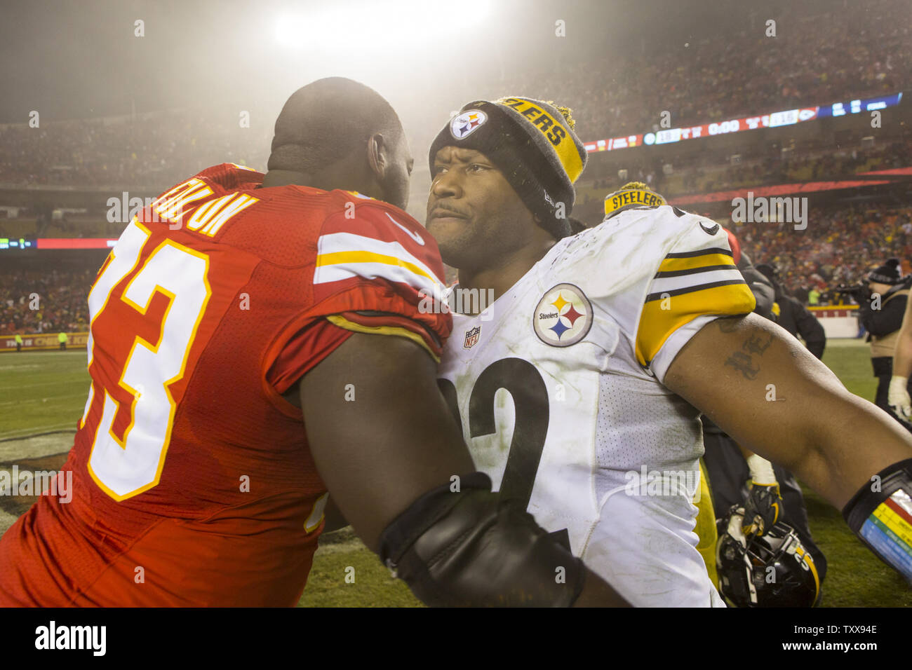 Pittsburgh steelers linebacker james harrison hi-res stock photography ...