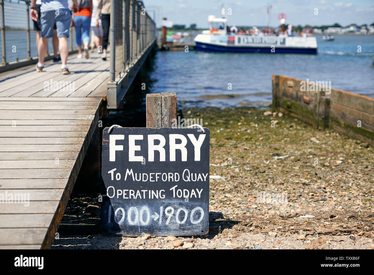 Mudeford Ferry transporting passengers to and from Mudeford Spit ...