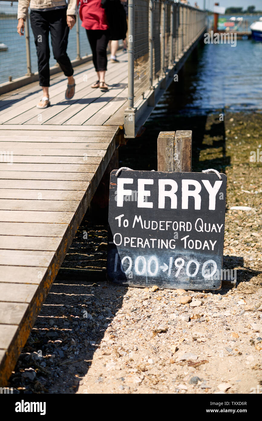 Mudeford Ferry transporting passengers to and from Mudeford Spit ...