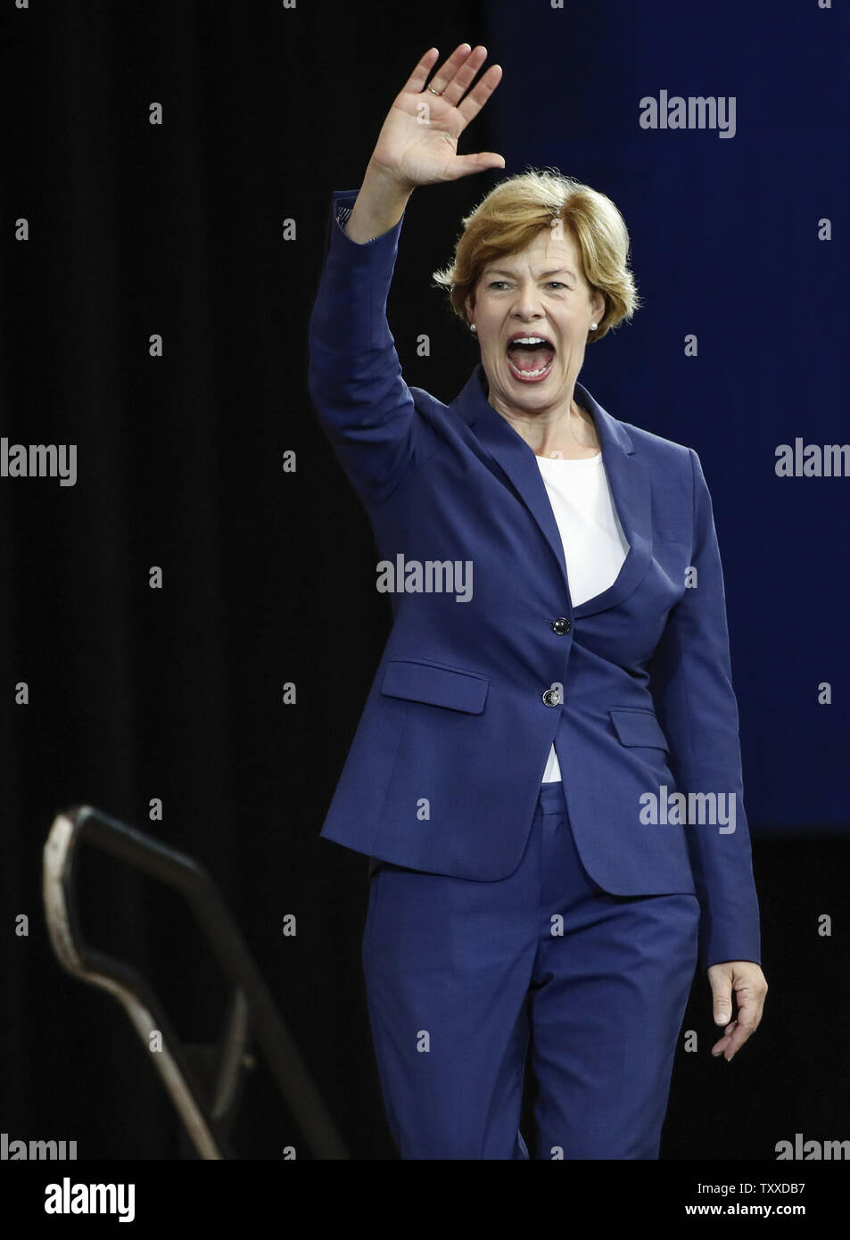 Tammy baldwin speaking hi-res stock photography and images - Alamy