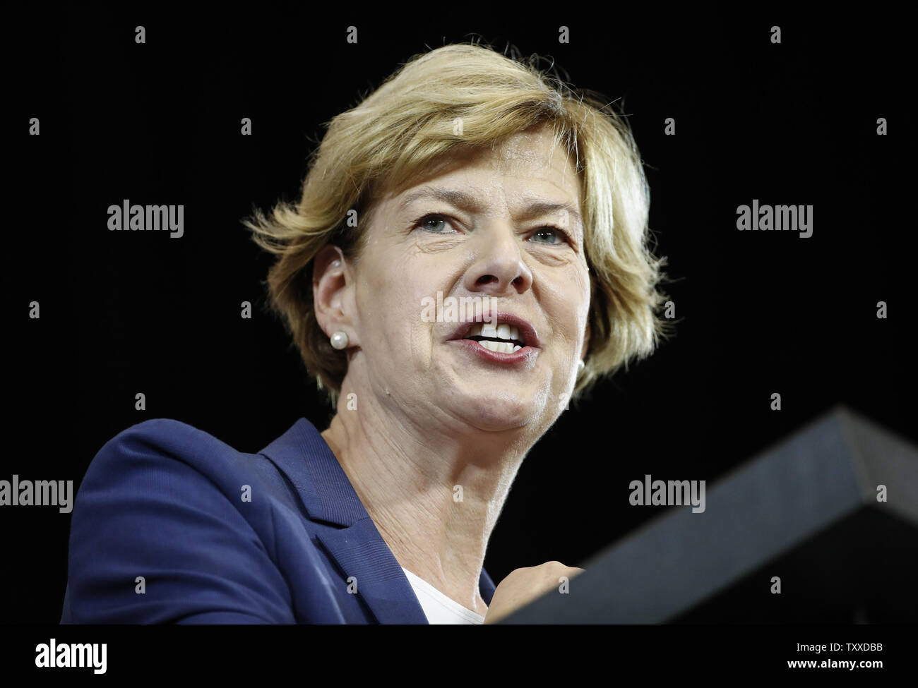 Senator tammy baldwin hi-res stock photography and images - Alamy