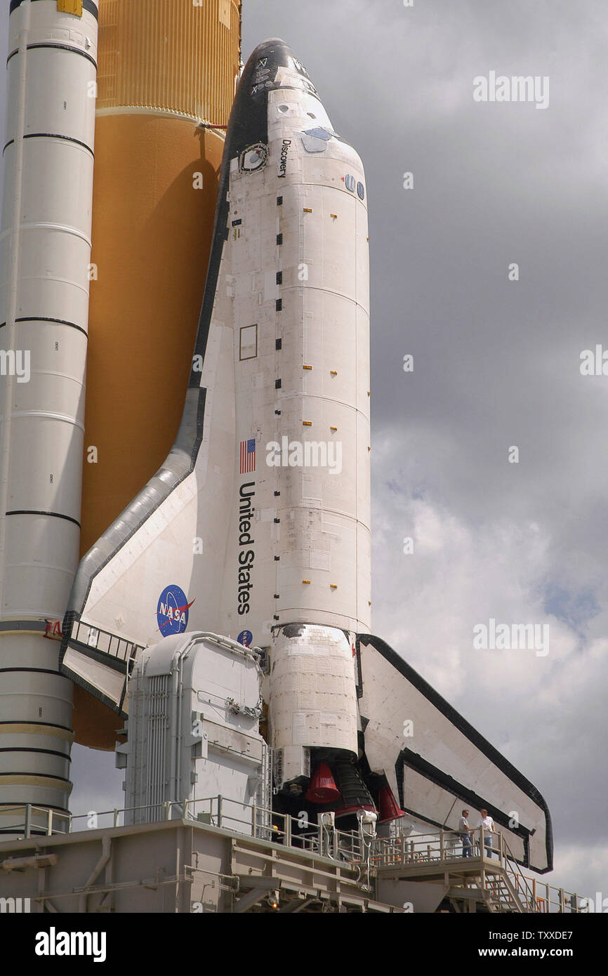 On April 6, 2005 at the Kennedy Space Center, Florida, the Space ...