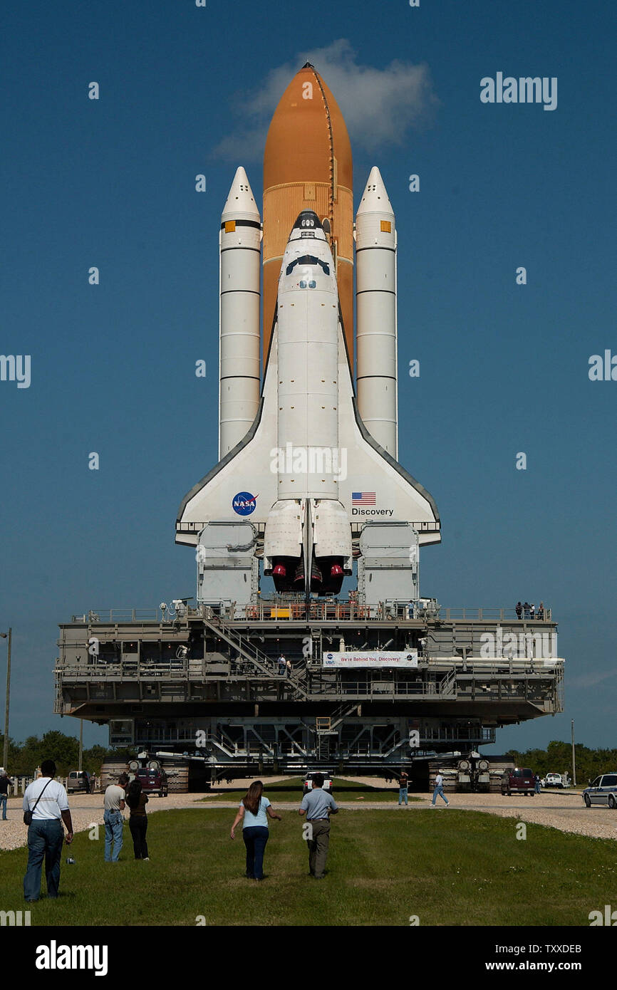 Space shuttle launch spectators hi-res stock photography and images - Alamy