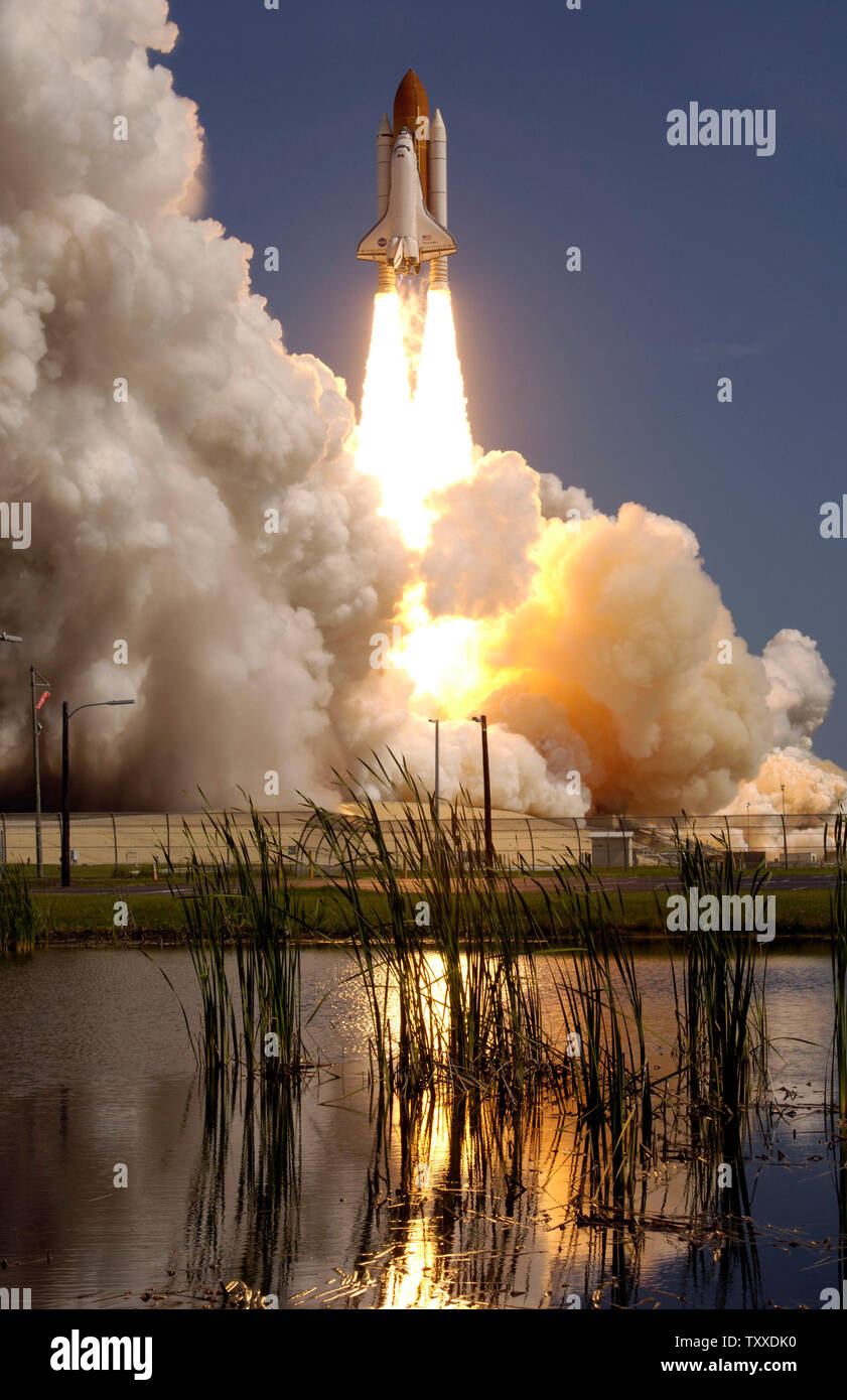 Columbia space shuttle disaster hi-res stock photography and images - Alamy