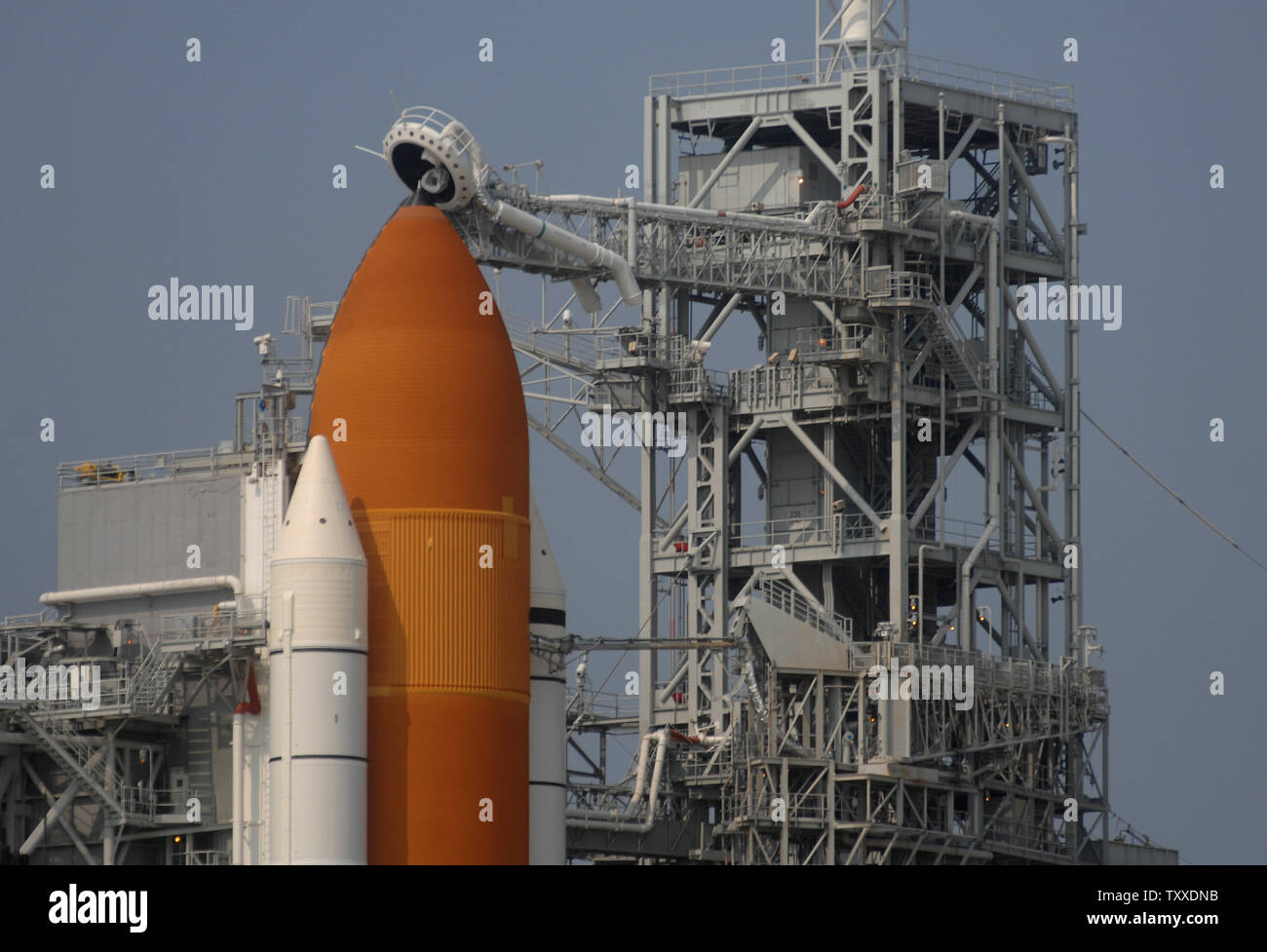 Sts 118 launch hi-res stock photography and images - Alamy