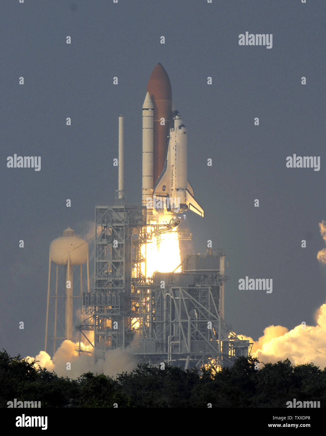 NASA's Space Shuttle Endeavour launches from the Kennedy Space Center ...