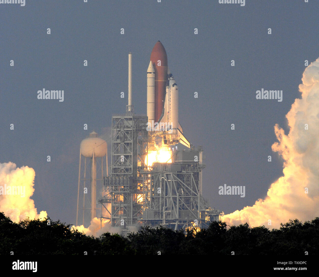 NASA's Space Shuttle Endeavour launches from Launch Complex 39A for ...