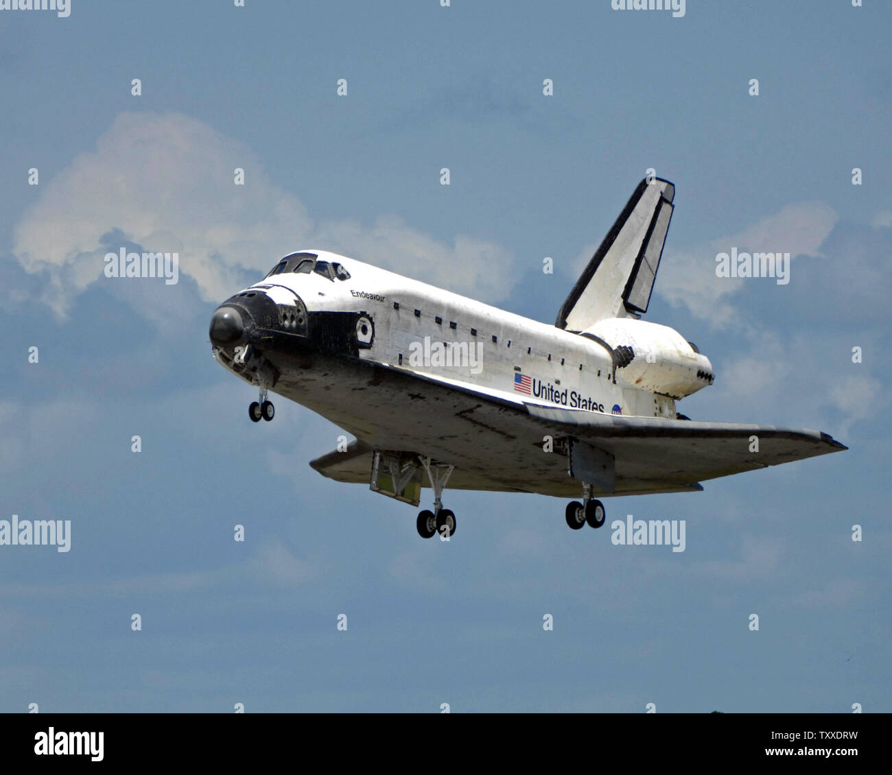 NASA's Space Shuttle Endeavour approaches runway 15 on the Shuttle ...