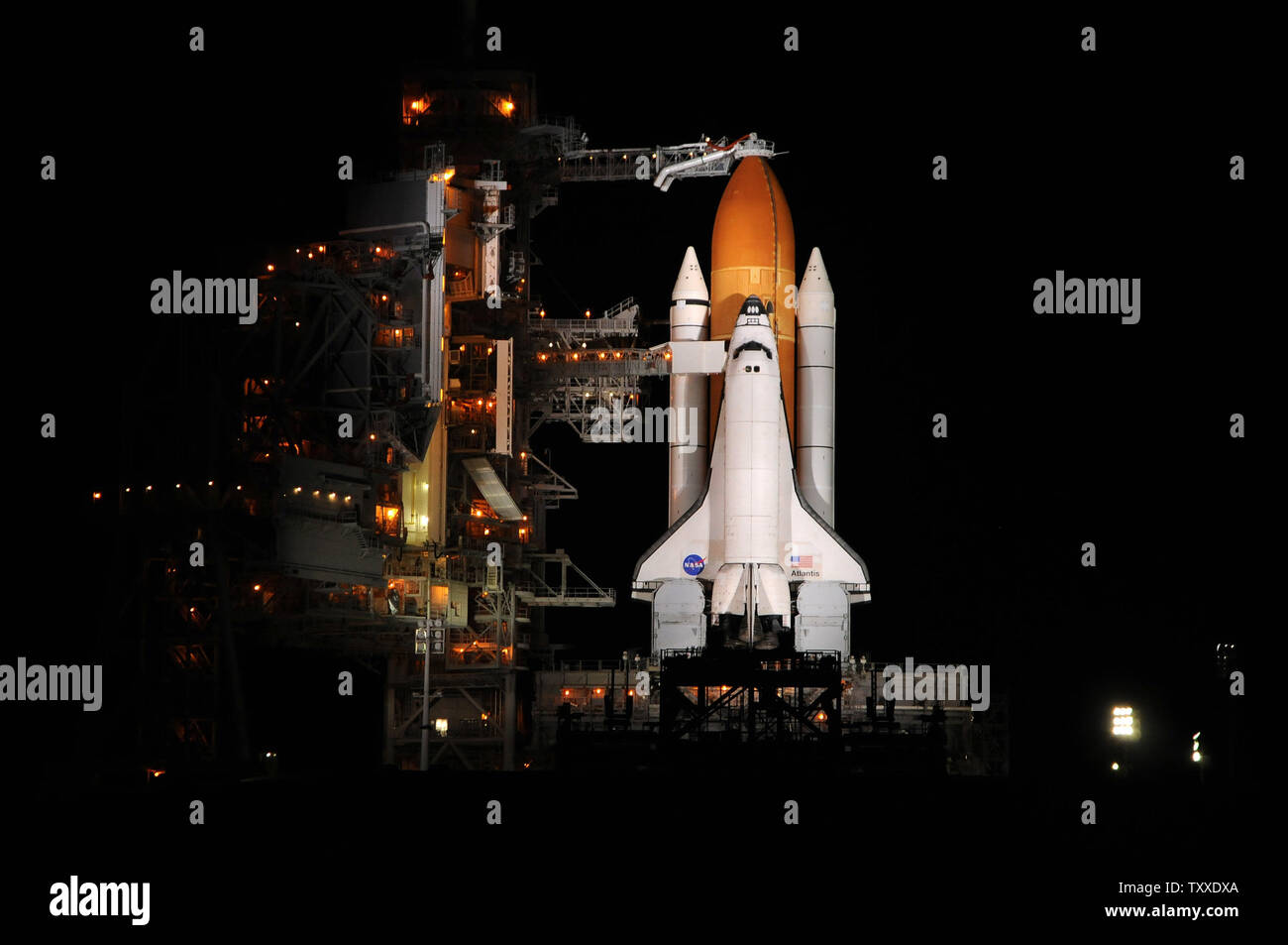 Sts 5 launch hi-res stock photography and images - Alamy