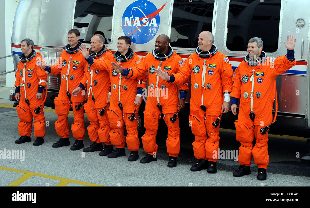 The astronaut crew of NASA's Space Shuttle Atlantis, Steve Frick, Alan ...