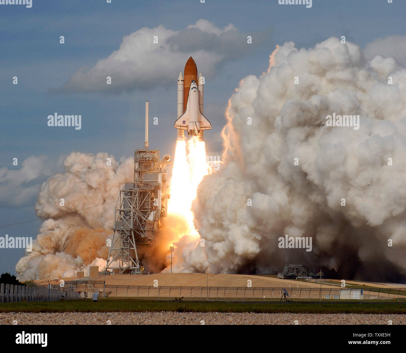 NASA's Space Shuttle Atlantis launches at 2:45 PM from Launch Complex ...