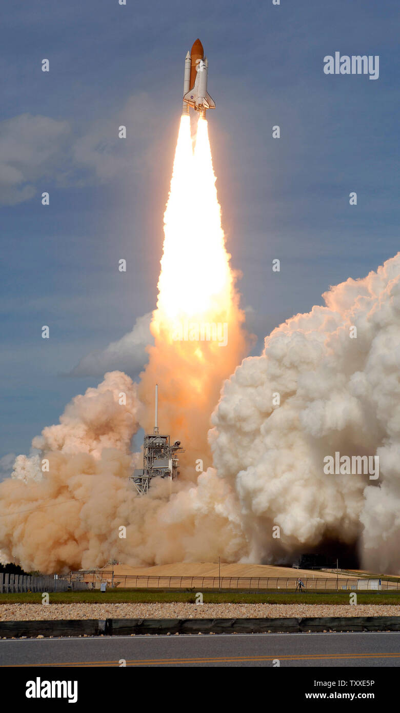 NASA's Space Shuttle Atlantis launches at 2:45 PM from Launch Complex ...