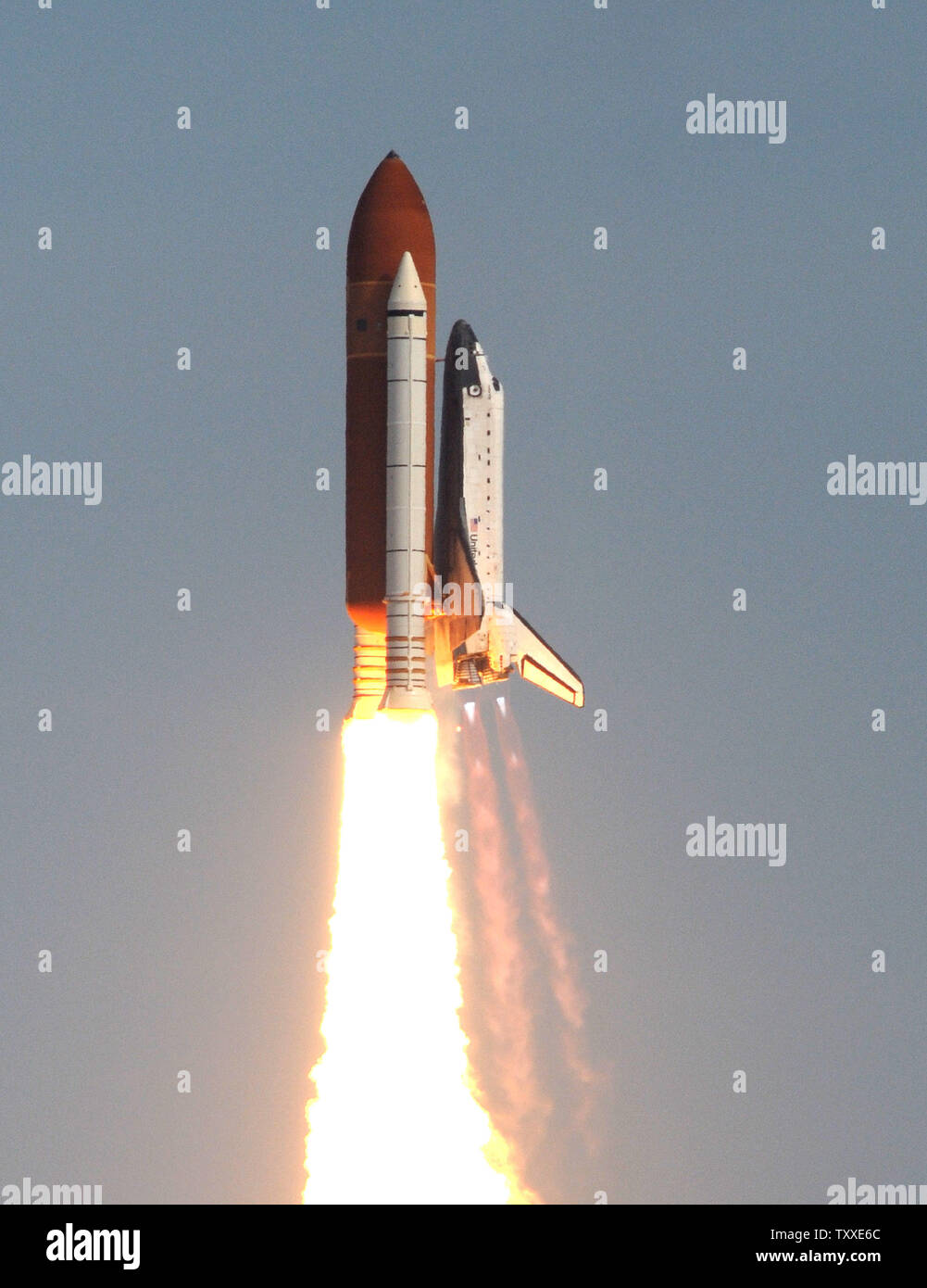 Space shuttle Atlantis launches on mission STS-122 from Launch Complex ...
