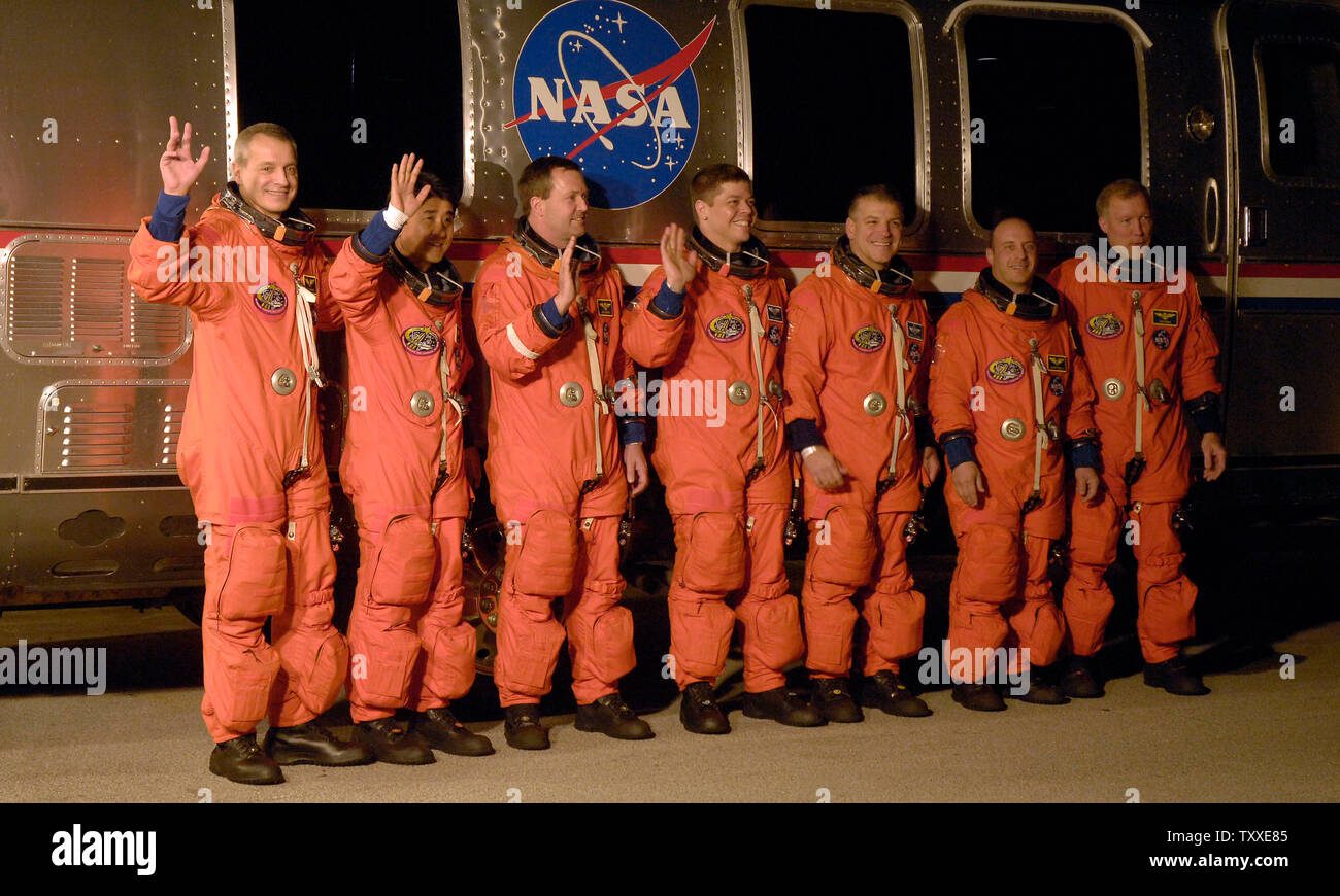 The astronaut crew of NASA's Space Shuttle Endeavour, Rick Linnehan ...