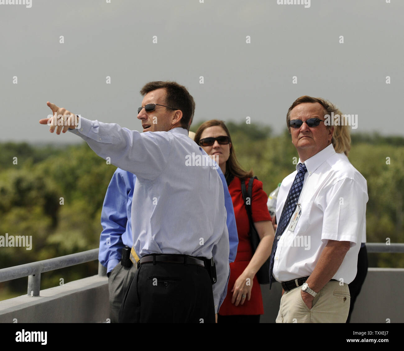 NASA Management Team members Leroy Cain (l) and Mike Leinbach (r) are ...