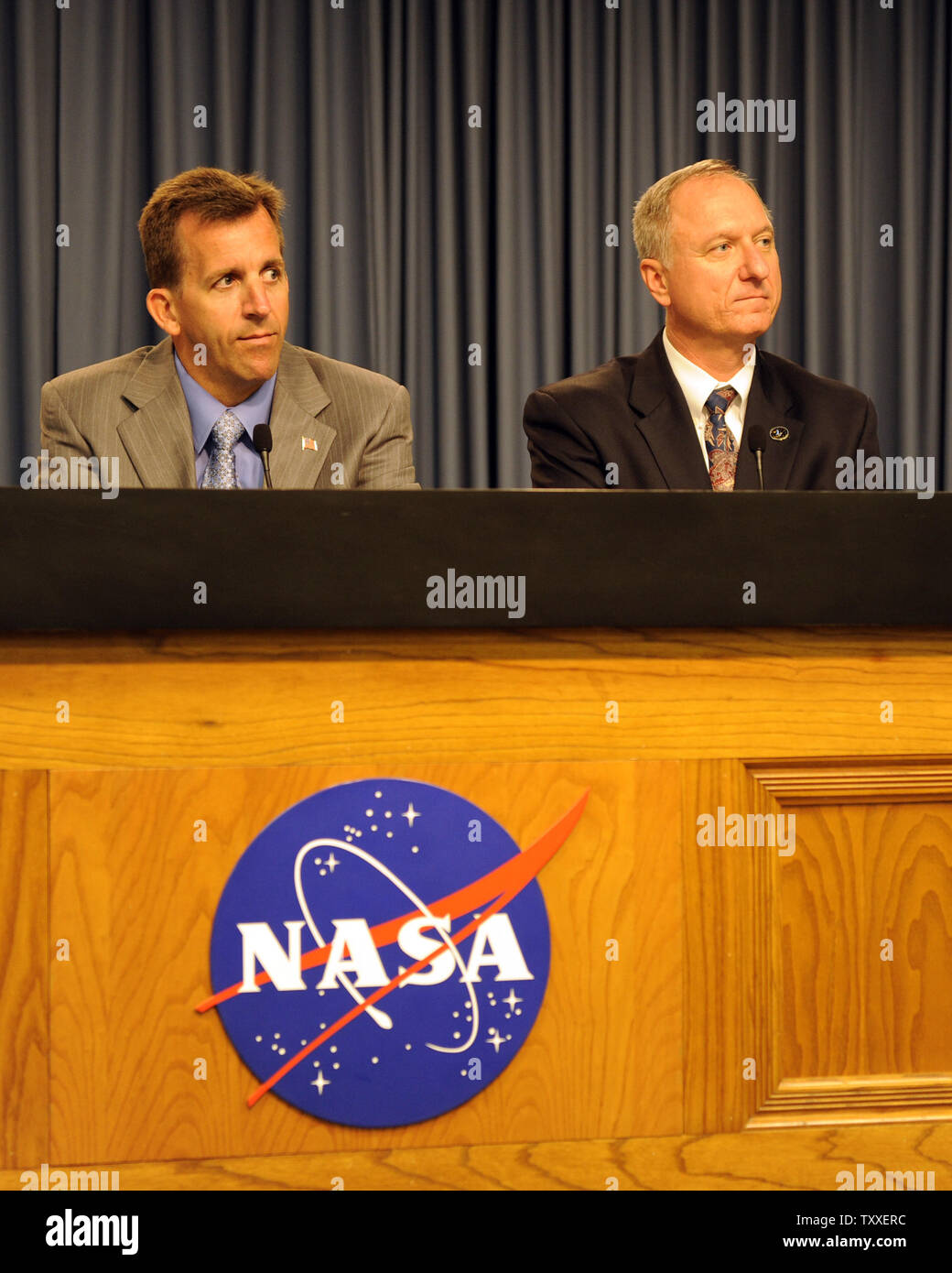 NASA Mission Management Team Director, LeRoy Cain (l) and Launch ...