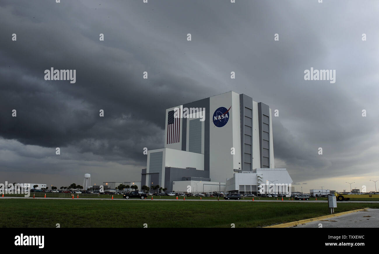 Thunderstorms move over the Vehicle Assembly Building (VAB) at the ...