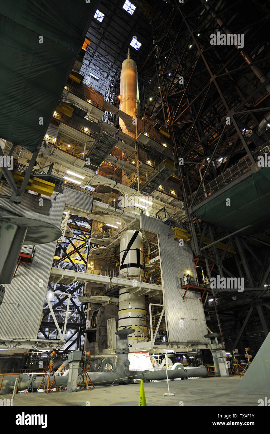 NASA's Ares 1-X rocket is on view for the first time in the Vehicle ...