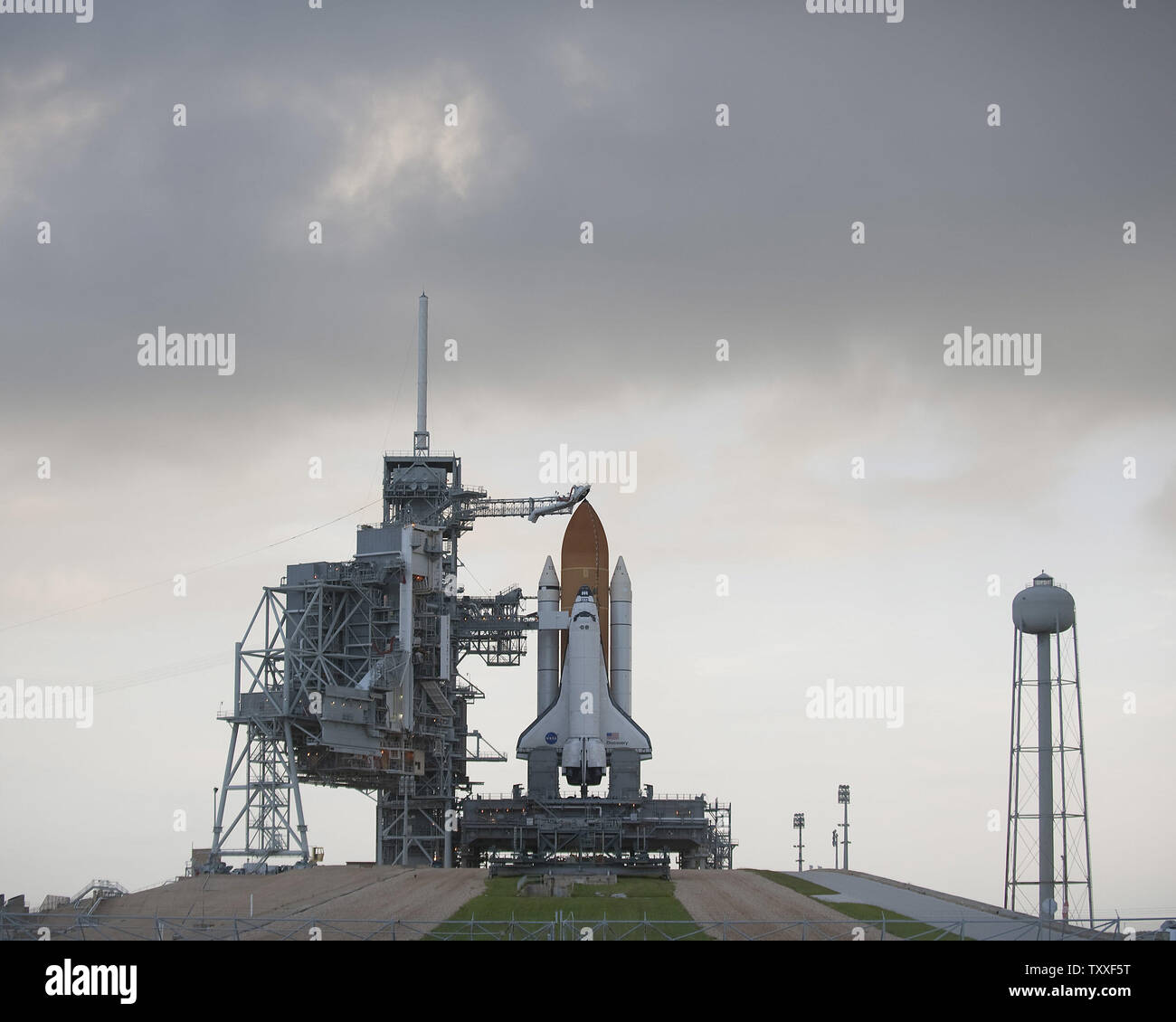 Mission sts 128 hi-res stock photography and images - Alamy