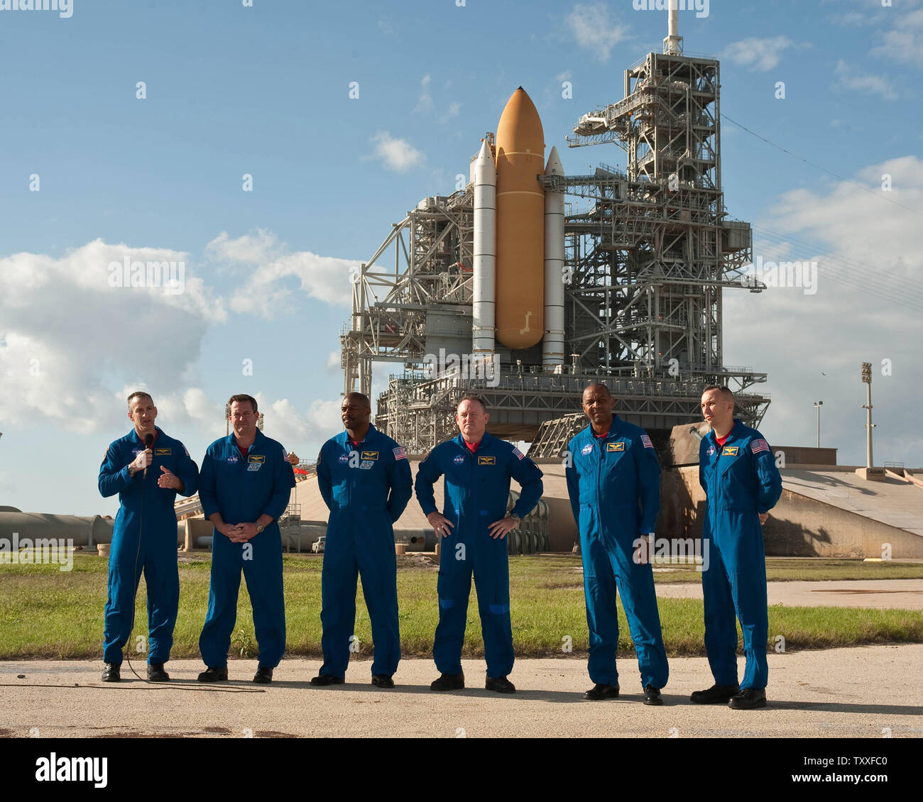 Six man crew atlantis hi-res stock photography and images - Alamy