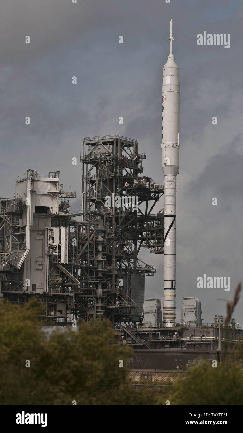 Flight test vehicle hi-res stock photography and images - Alamy