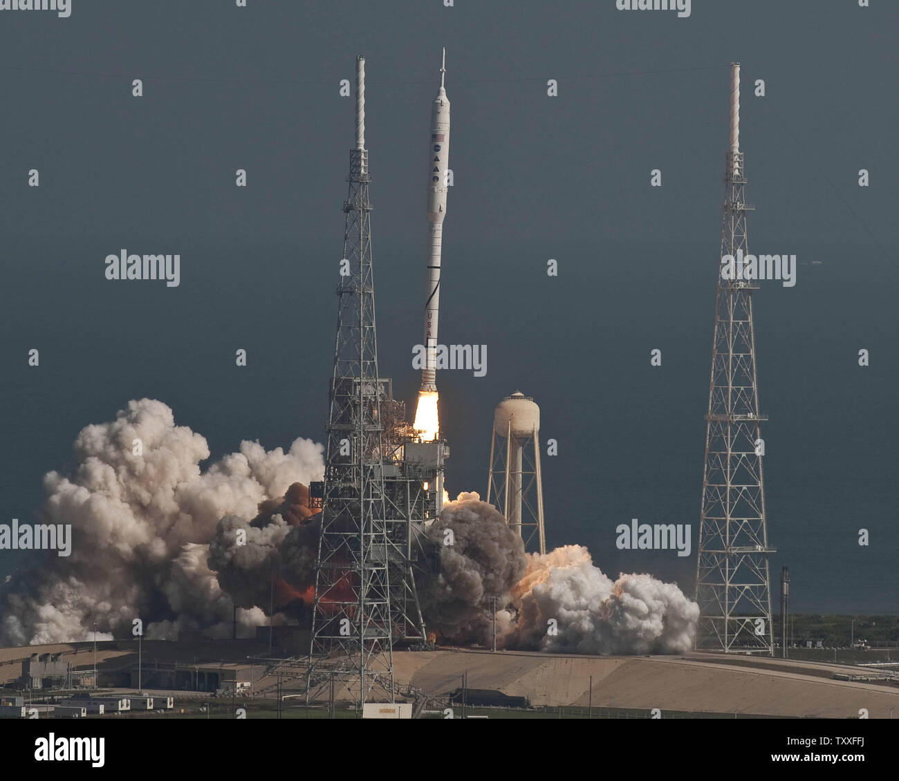 NASA's Ares 1-X Flight Test Vehicle lifts off from Complex 39B at the ...