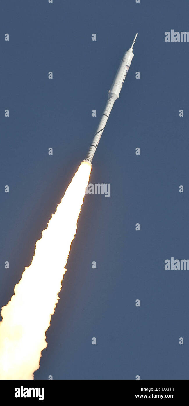 NASA's Ares 1-X Flight Test Vehicle lifts off from Complex 39B at the ...