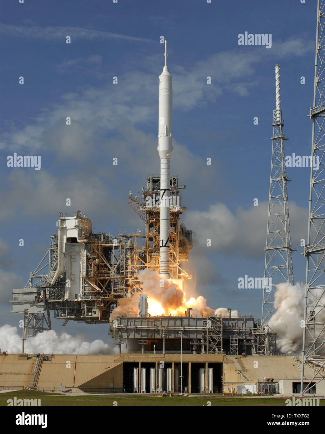 NASA's Ares 1-X Flight Test Vehicle launches at 11:30 AM from Complex ...