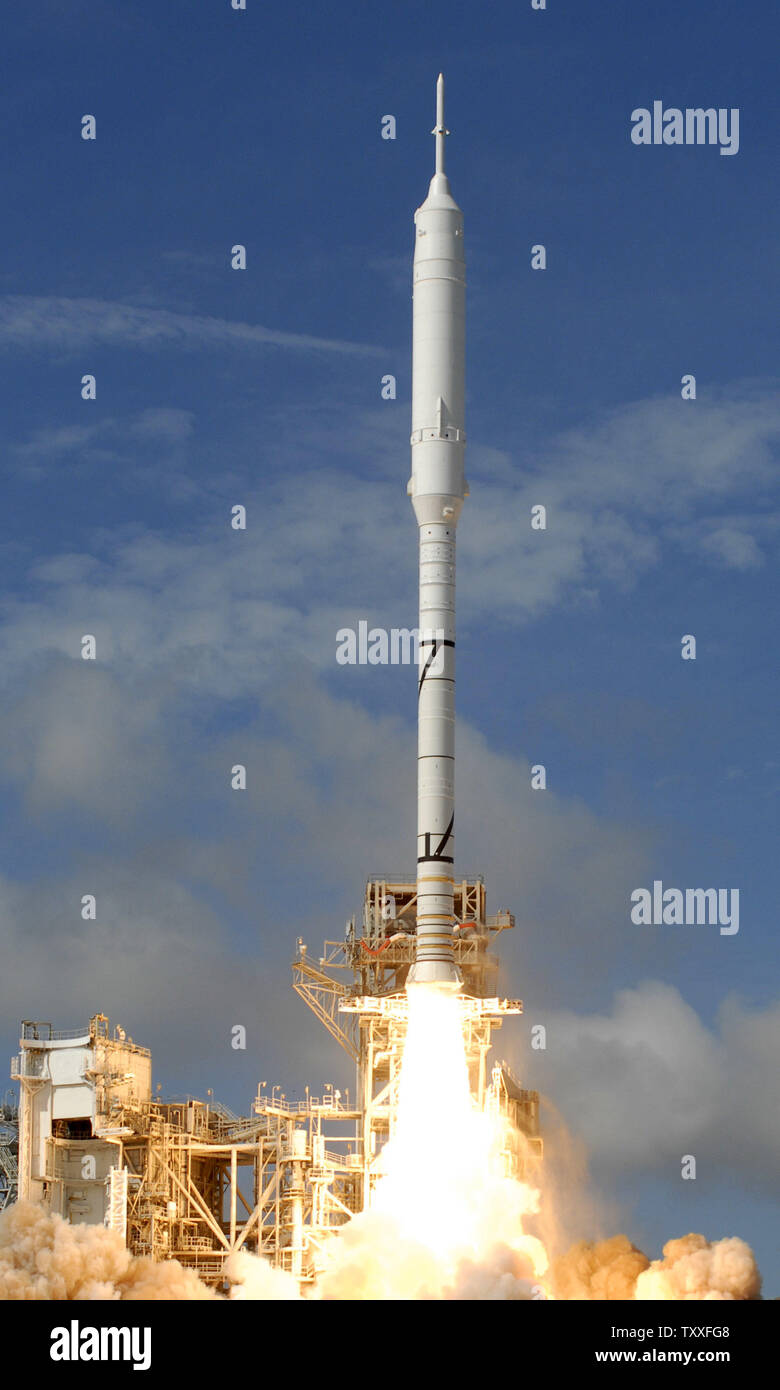 NASA's Ares 1-X Flight Test Vehicle launches at 11:30 AM from Complex ...