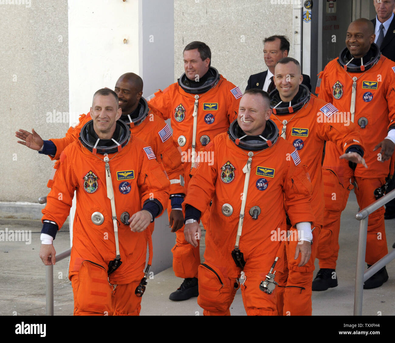 November 2009 space shuttle hi-res stock photography and images - Alamy