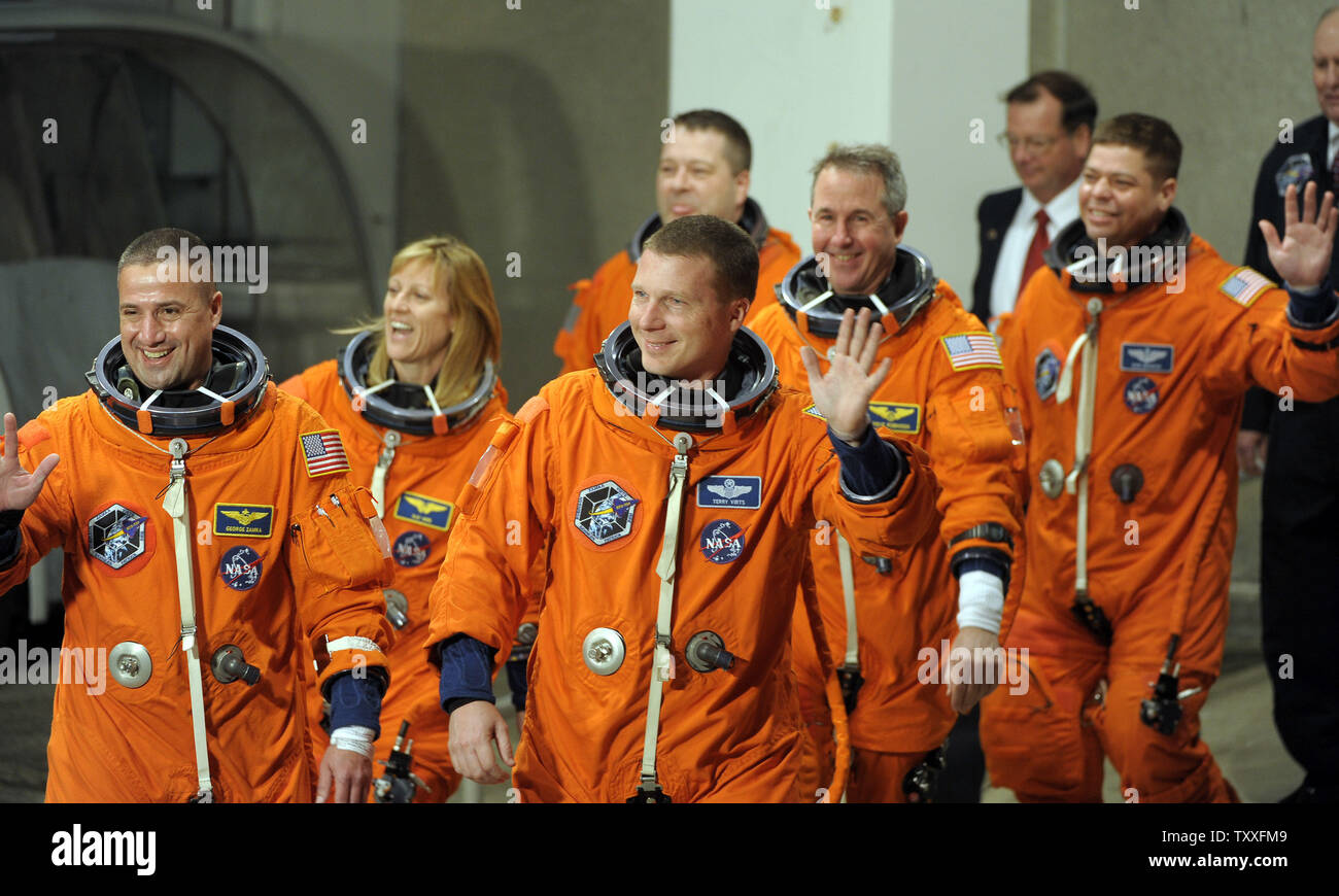 The six person crew of NASA's space shuttle "Endeavour" lead by ...