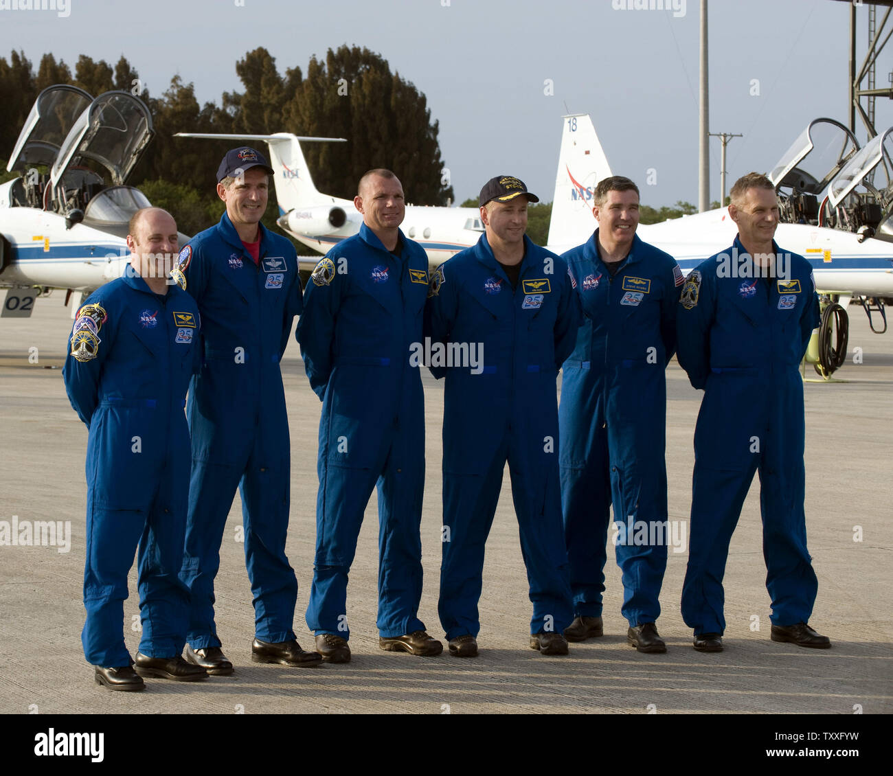 The six member crew of NASA's space shuttle "Atlantis" Garrett Reisman ...