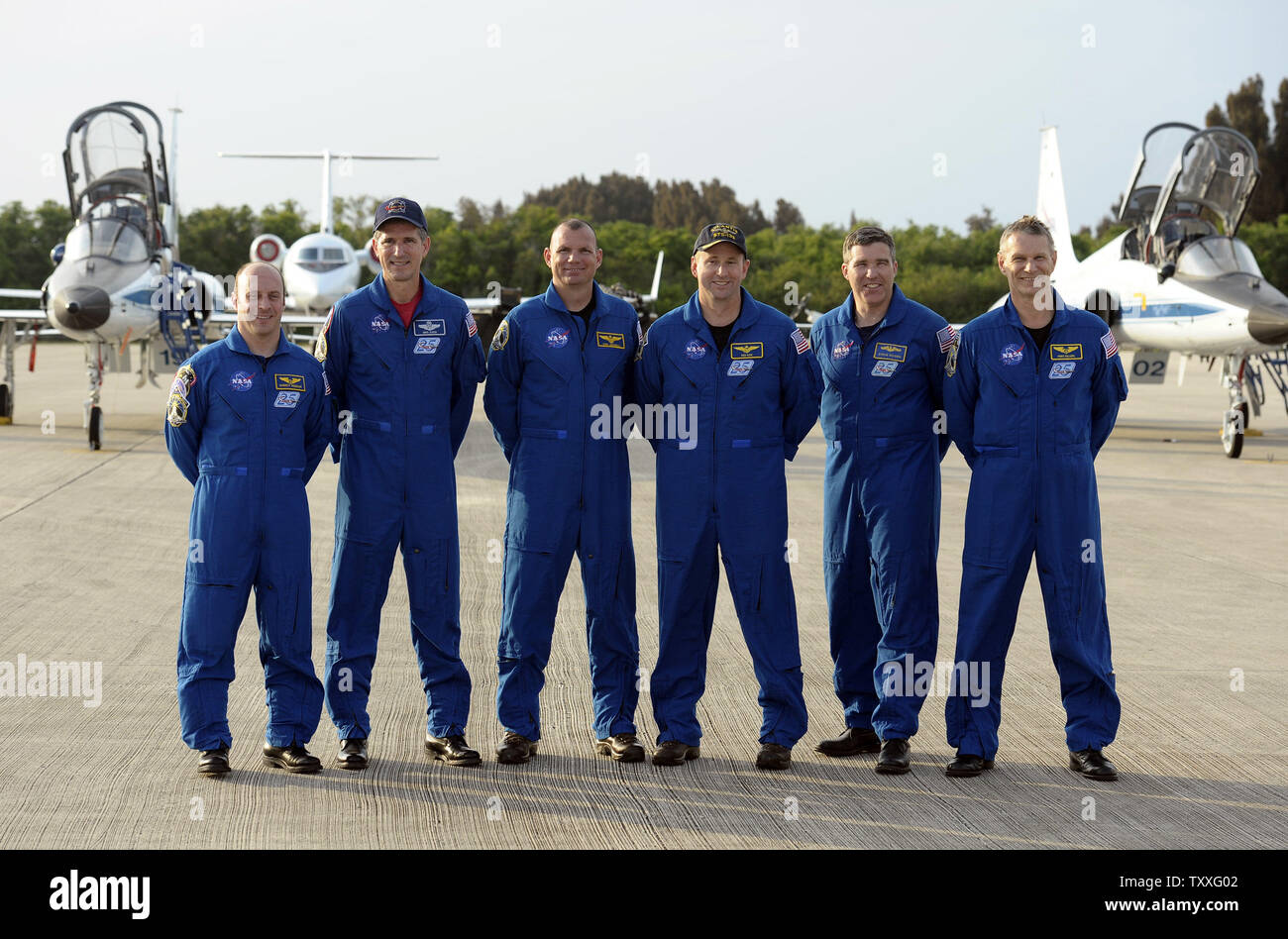 The six member crew of NASA's space shuttle "Atlantis" Garrett Reisman ...