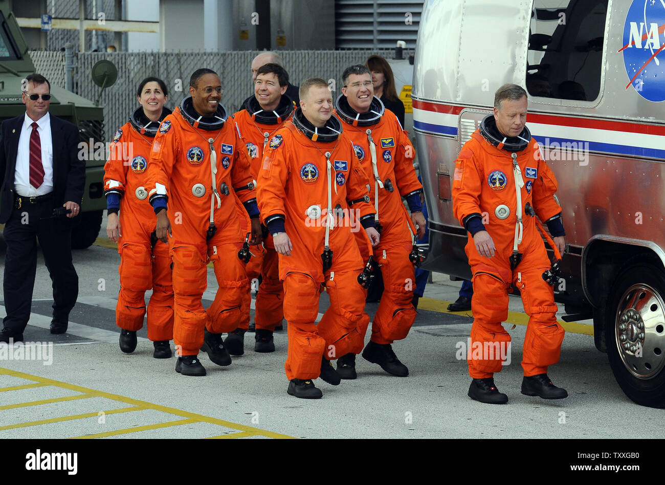 Sts 133 crew hi-res stock photography and images - Alamy