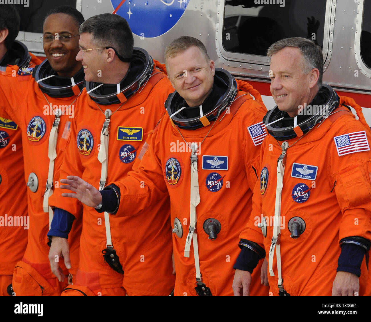 NASA Astronaut and Commander of STS 133, Steve Lindsey (r), Pilot, Eric ...