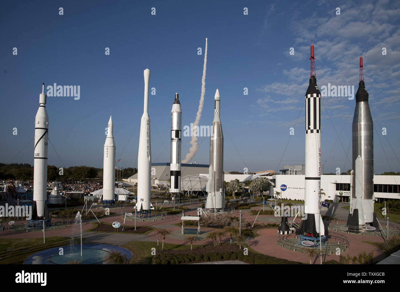 Space express rocket hi-res stock photography and images - Alamy