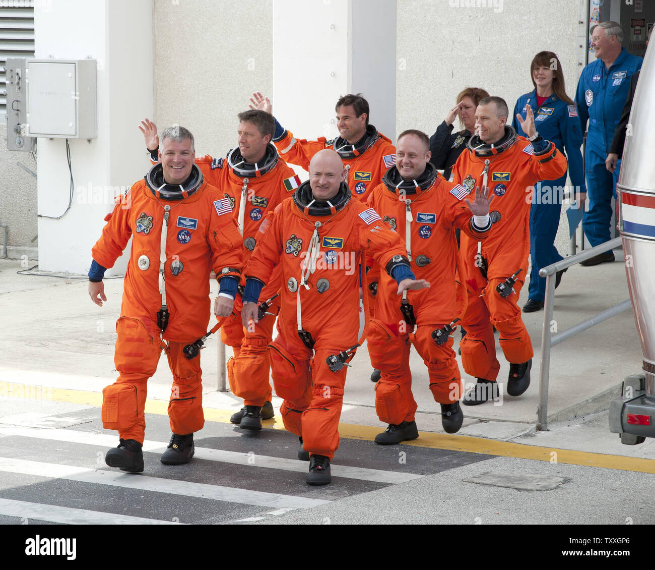 Sts 134 launch hi-res stock photography and images - Alamy