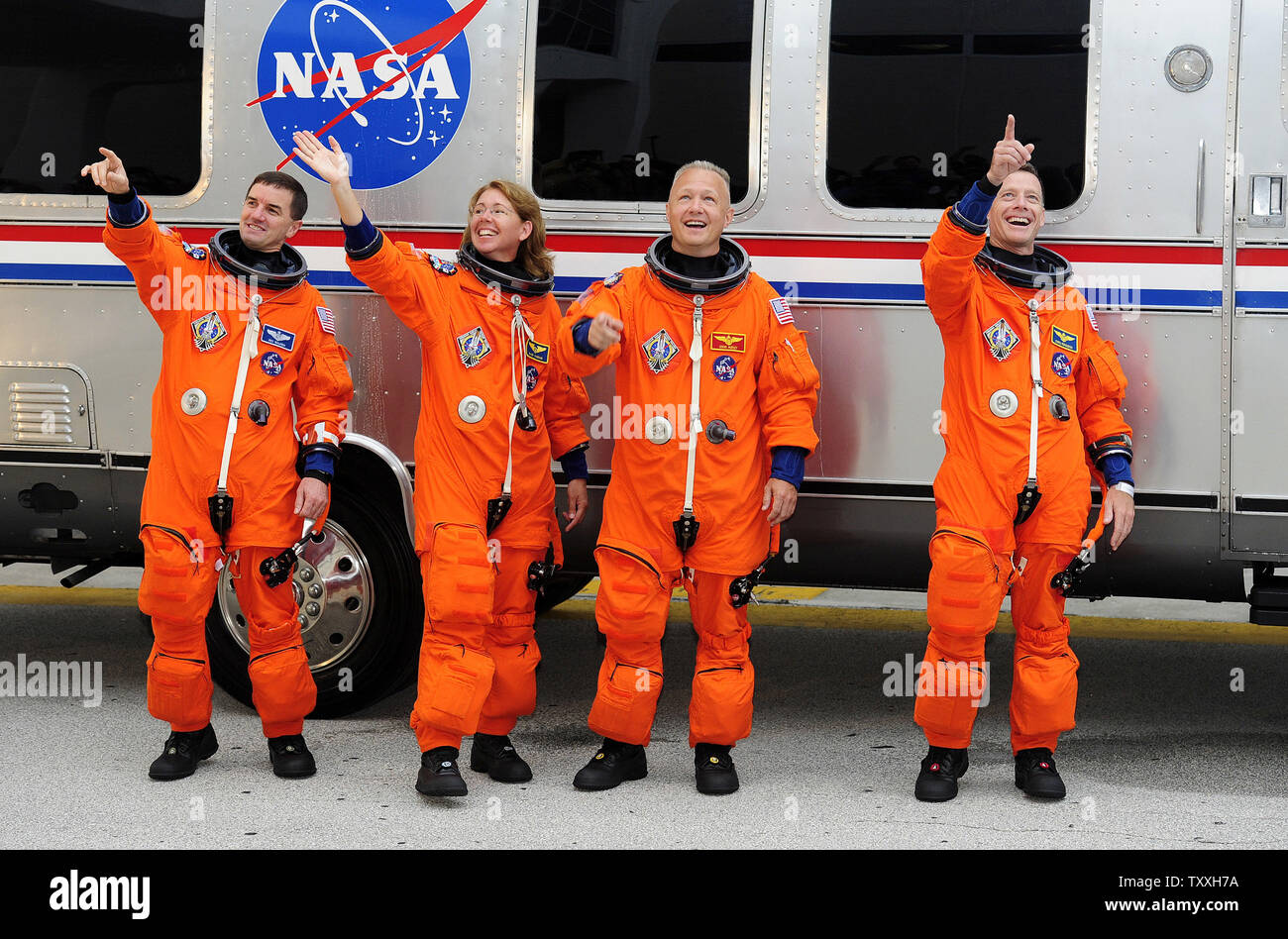 The crew of NASA's space shuttle "Atlantis",Mission Specialists Rex ...