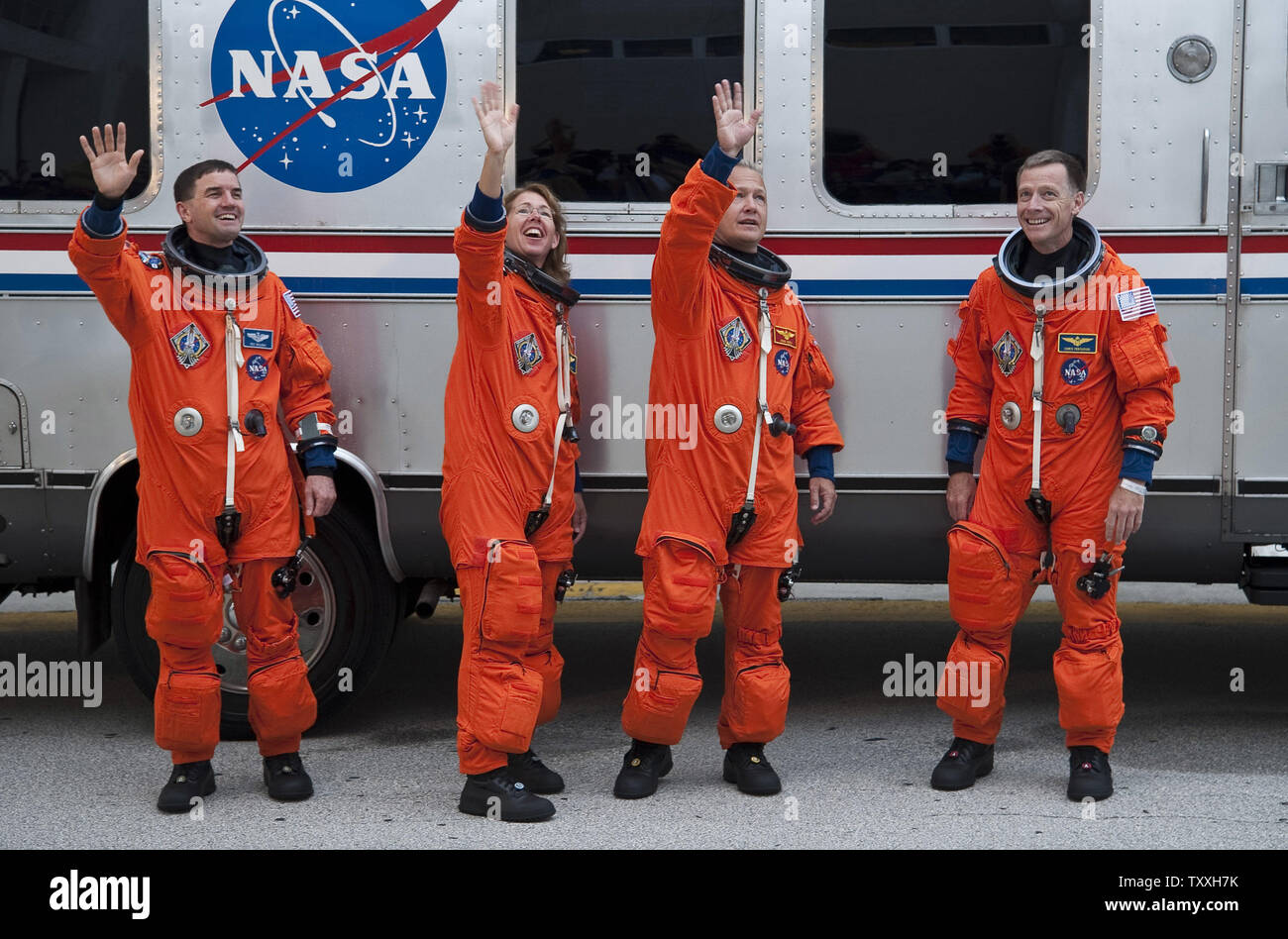 The crew of NASA's space shuttle "Atlantis", Mission Specialists Rex ...