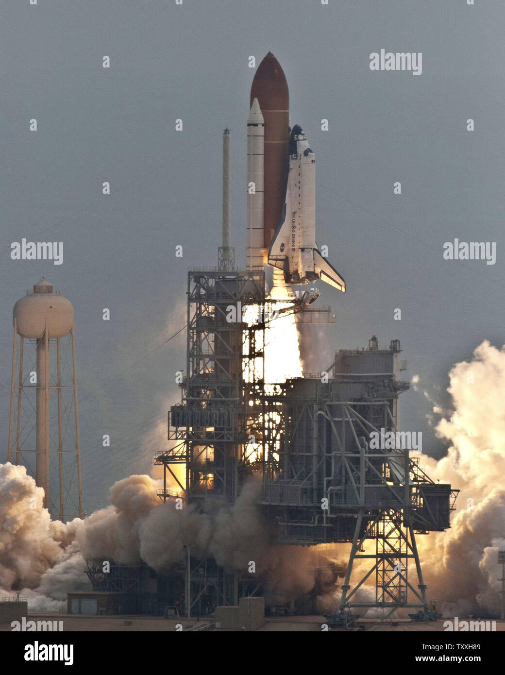 NASA's space shuttle "Atlantis" launches at 11:28 AM from Complex 39A ...