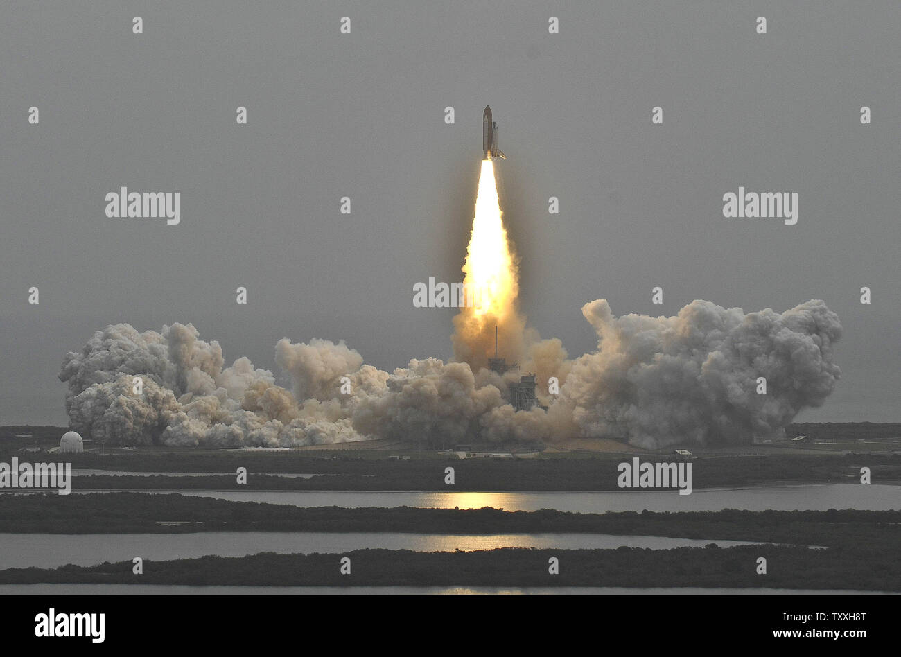 NASA's space shuttle "Atlantis" launches at 11:28 AM from Complex 39A ...