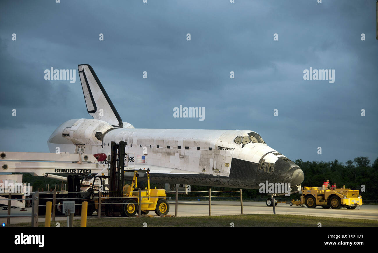 Aircraft roll in roll out hi-res stock photography and images - Alamy